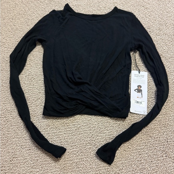 ALO Yoga | Tops | Alo Yoga Black Long Sleeve Tee With Breathable Fabric ...